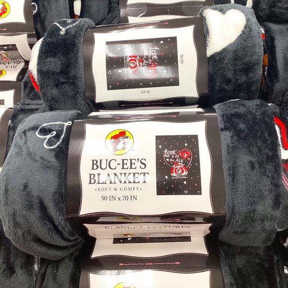 Buc-ee’s | Bedding | Bucees Valentines Day Blanket Love Is In The Air ...